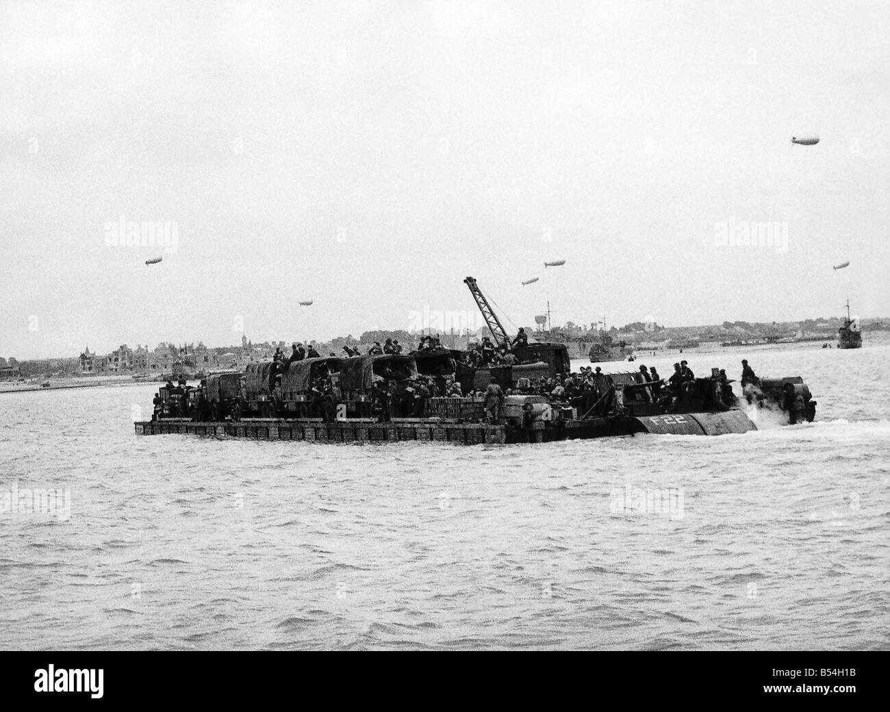 Ww2 ferry hi-res stock photography and images - Alamy