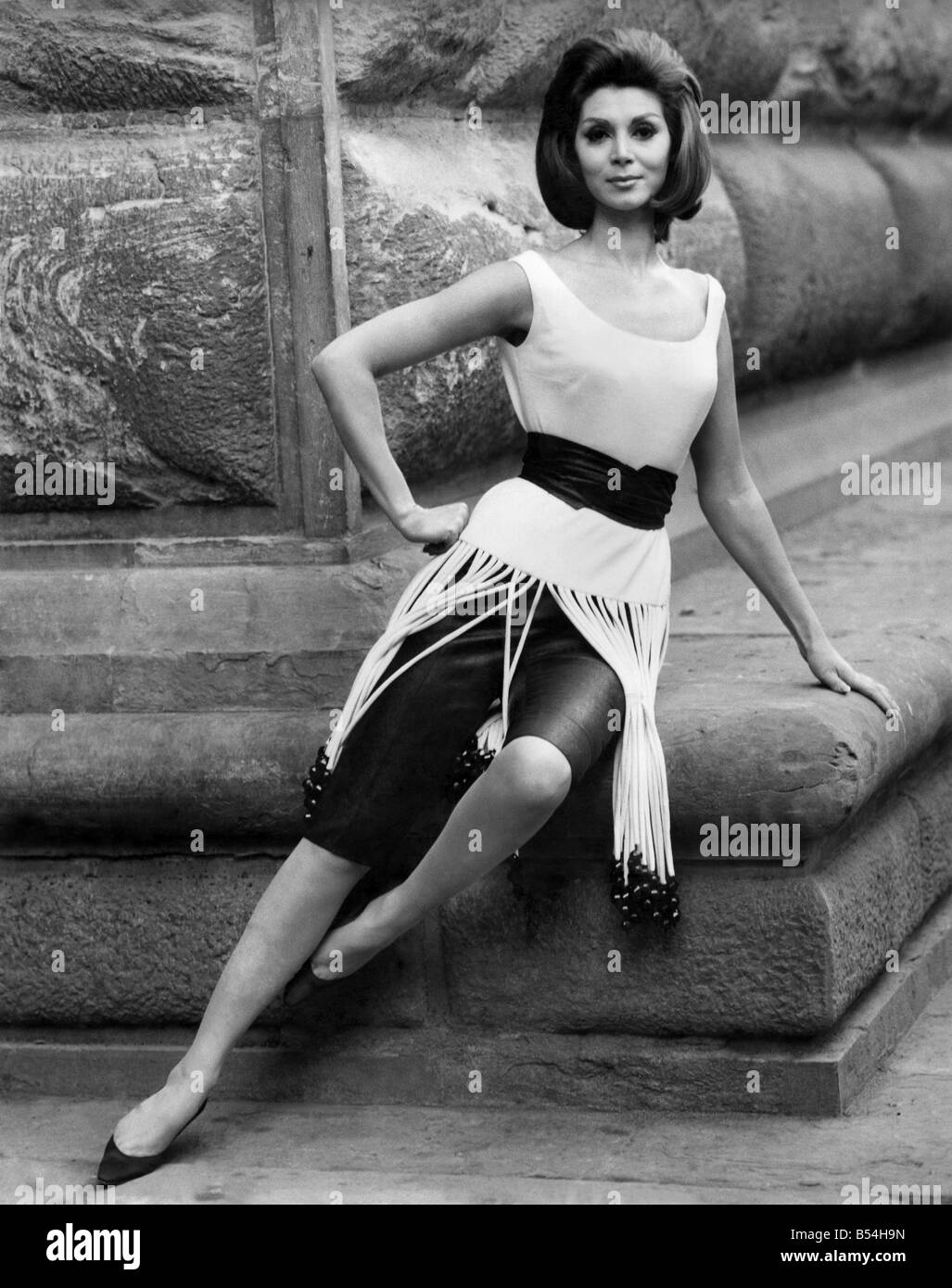 How to be a well-dressed hostess. Wear black silk knee-length pants ...