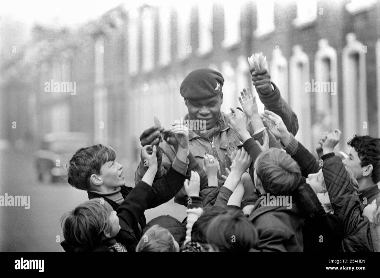 British army soldier 1960s hi-res stock photography and images - Alamy