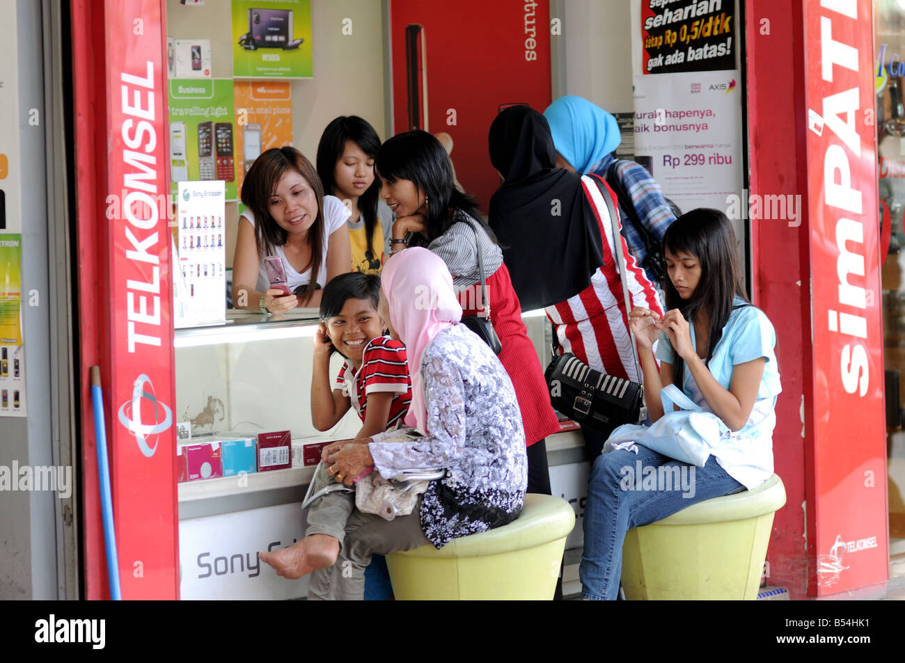 Indonesia mobile phone hi-res stock photography and images - Alamy