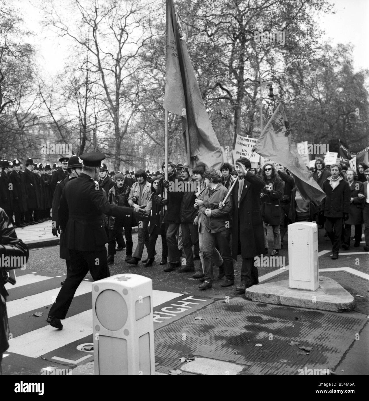 Vietnam war demonstration march from Speaker Corner in Hyde Park to ...
