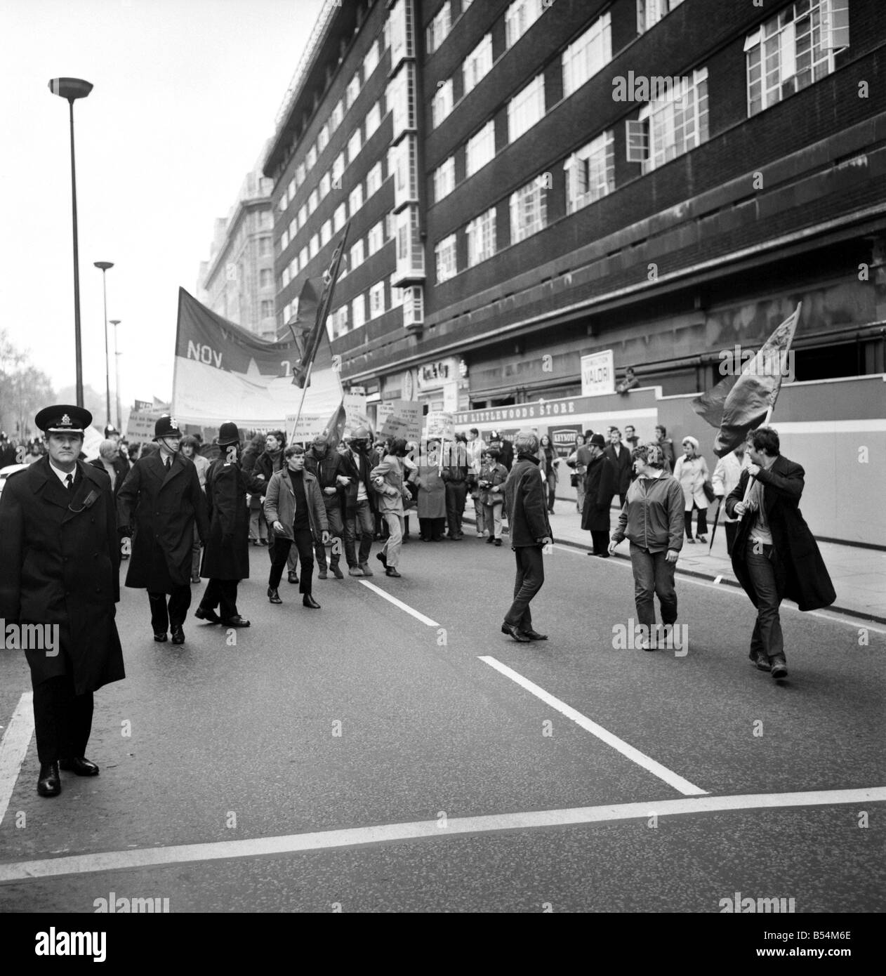 Vietnam war demonstration march from Speaker Corner in Hyde Park to ...