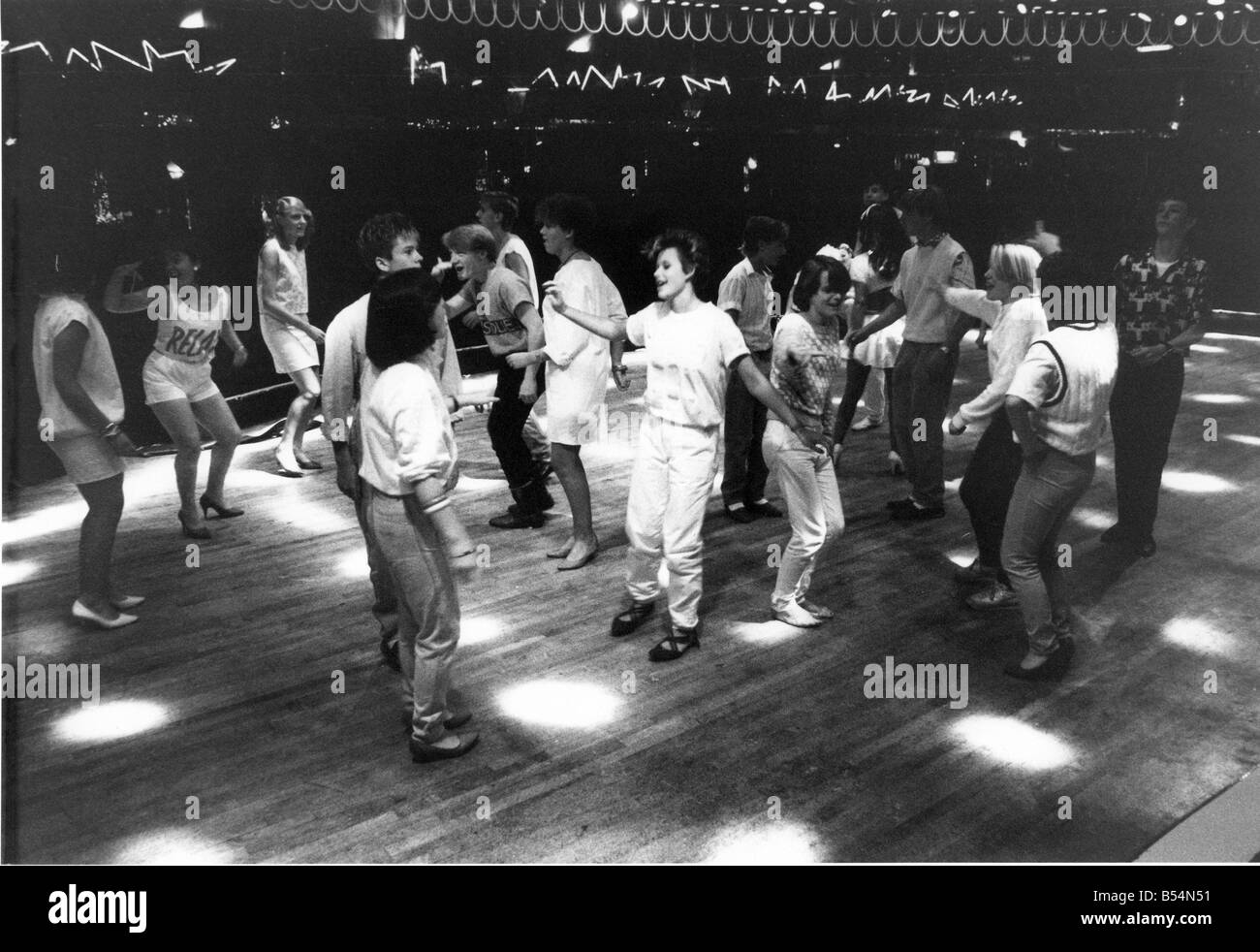 Disco dancing 1980's hi-res stock photography and images - Alamy