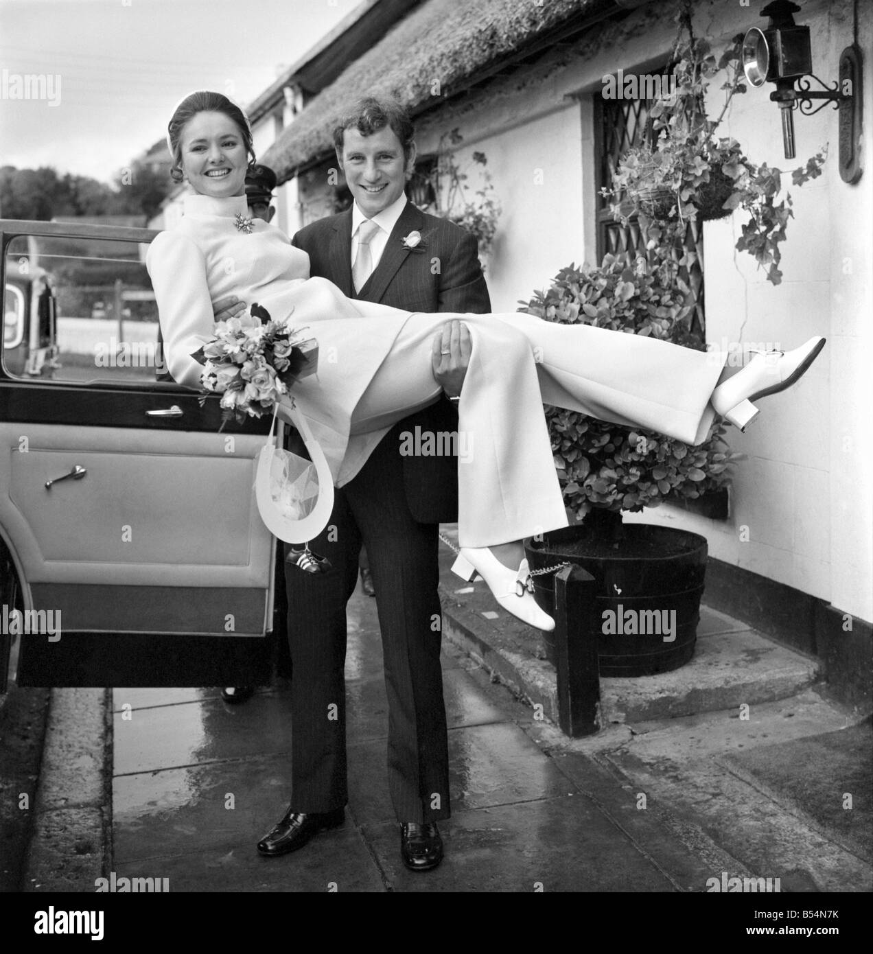 Arsenal centre half and Capt. of Northern Ireland world cup team Terry ...