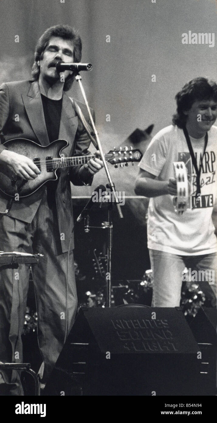 Ray Jackson and Marty Craggs of Lindisfarne 18 12 89 Stock Photo - Alamy