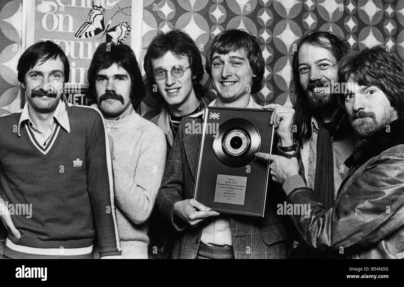 Alan hull pop group lindisfarne Black and White Stock Photos & Images ...