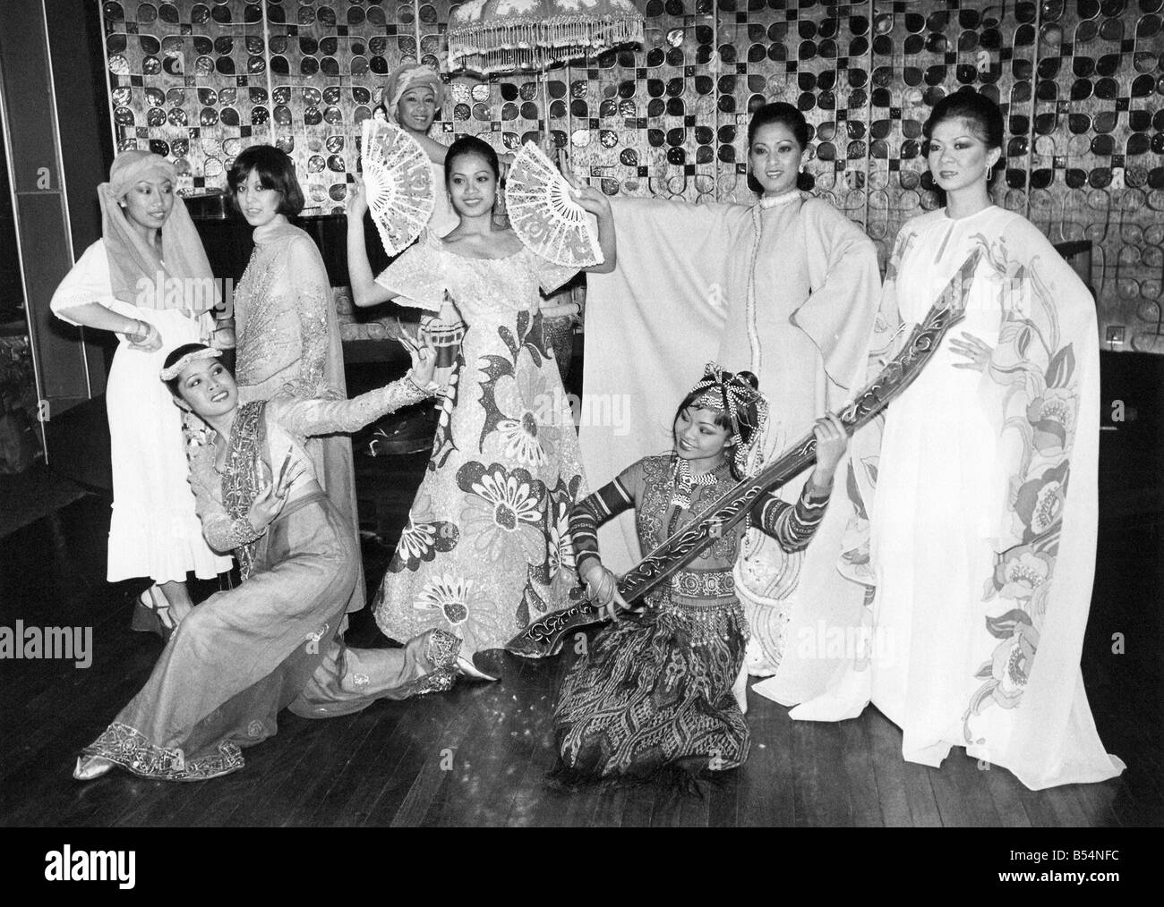 The Fiesta Filipina Dance Company at the London Hilton Hotel Stock ...