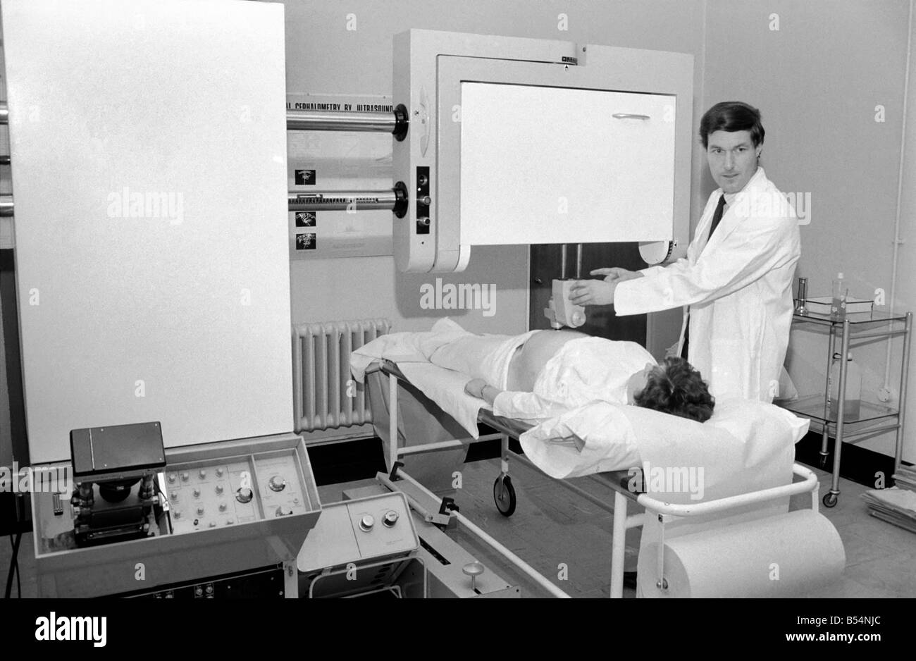 Medical equipment 1960s hi-res stock photography and images - Alamy