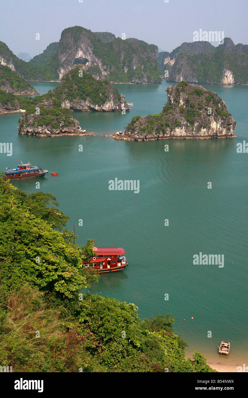 Halong Bay, Gulf of Tonkin, Vietnam Stock Photo - Alamy