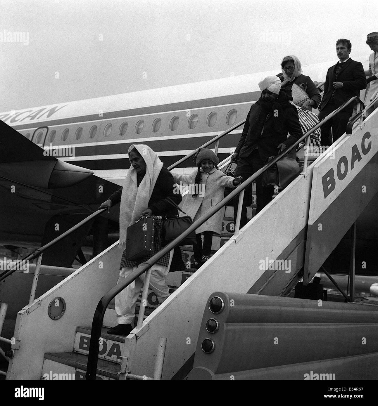 Sikh family seeking immigration in UK February 1970 arriving at ...