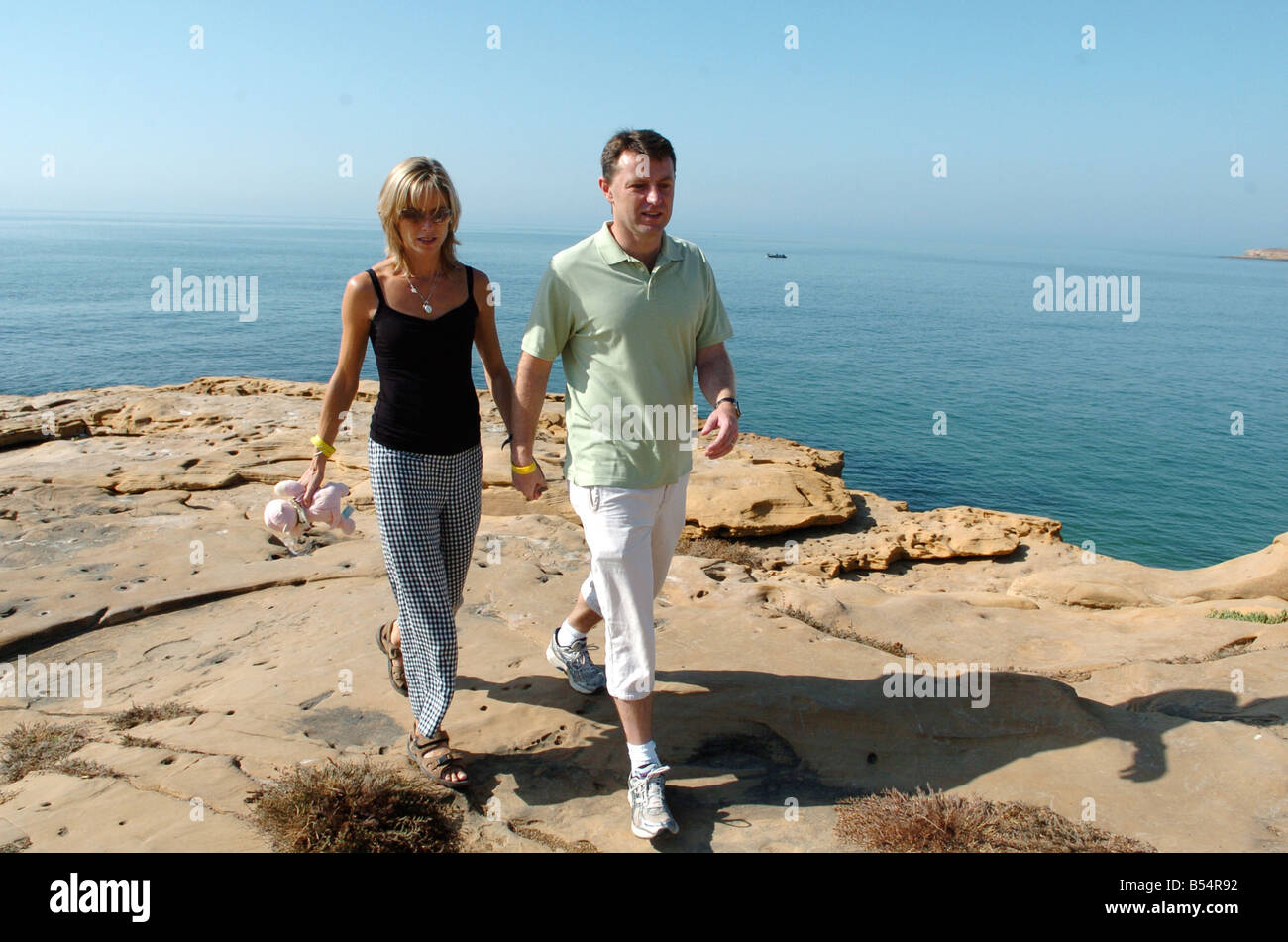 Kate and Gerry McCann in Pria da Luz. 04/09/2007 Madeleine McCann Stock ...