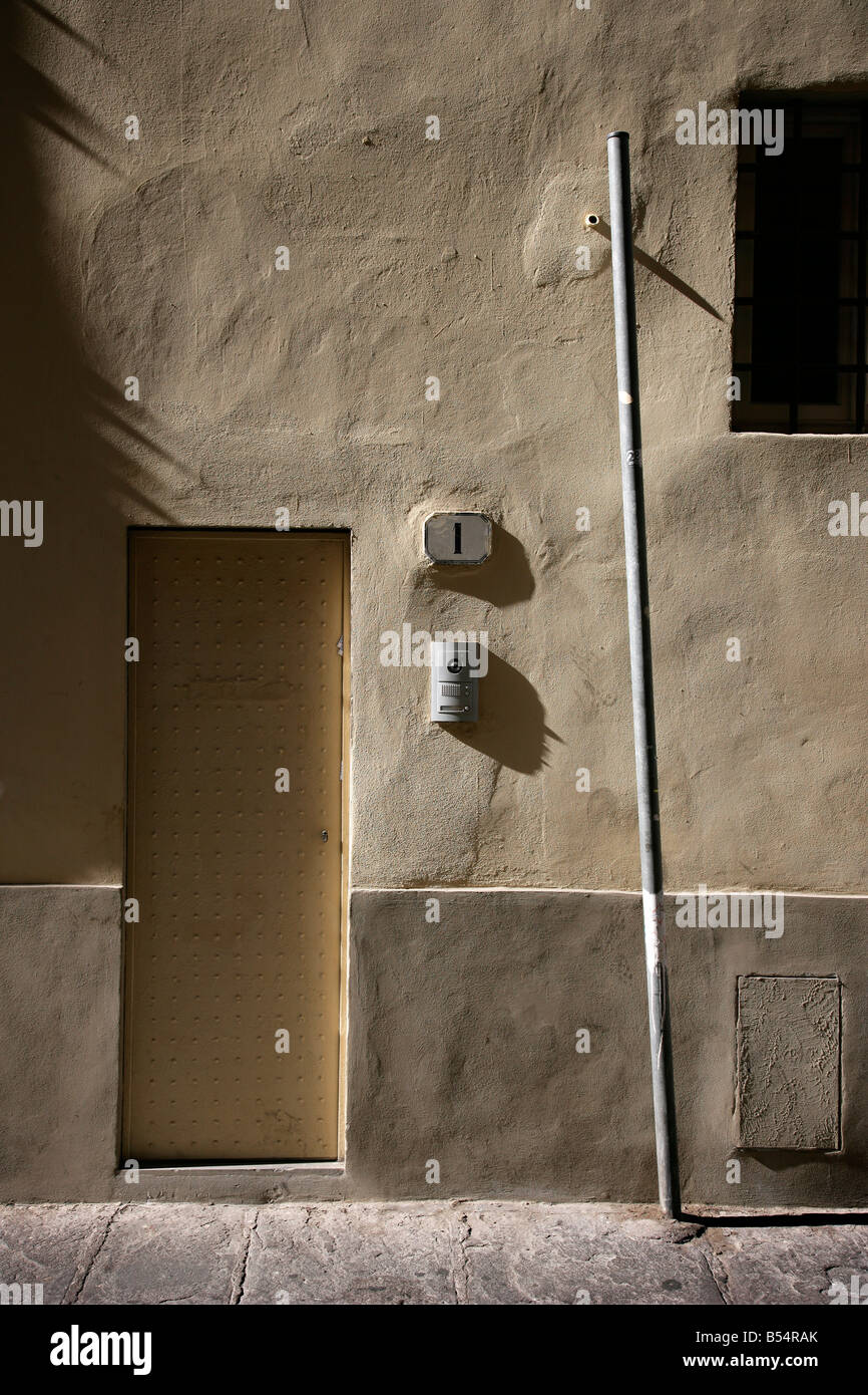 Back alley door hi-res stock photography and images - Alamy