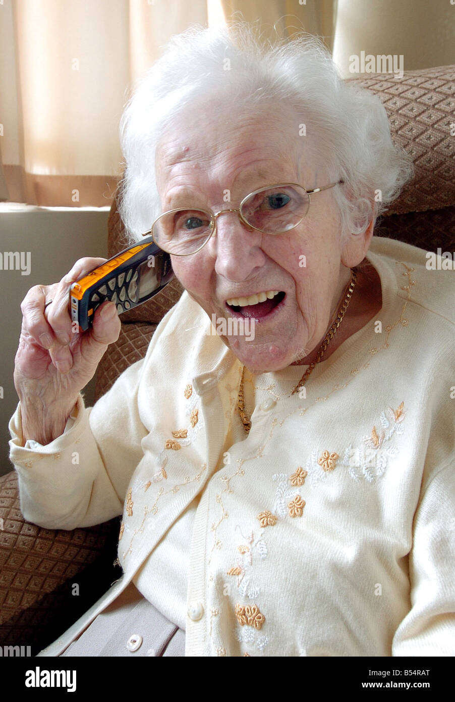 102 Year old Mary Milligan September 2007 with her trusty mobile phone ...
