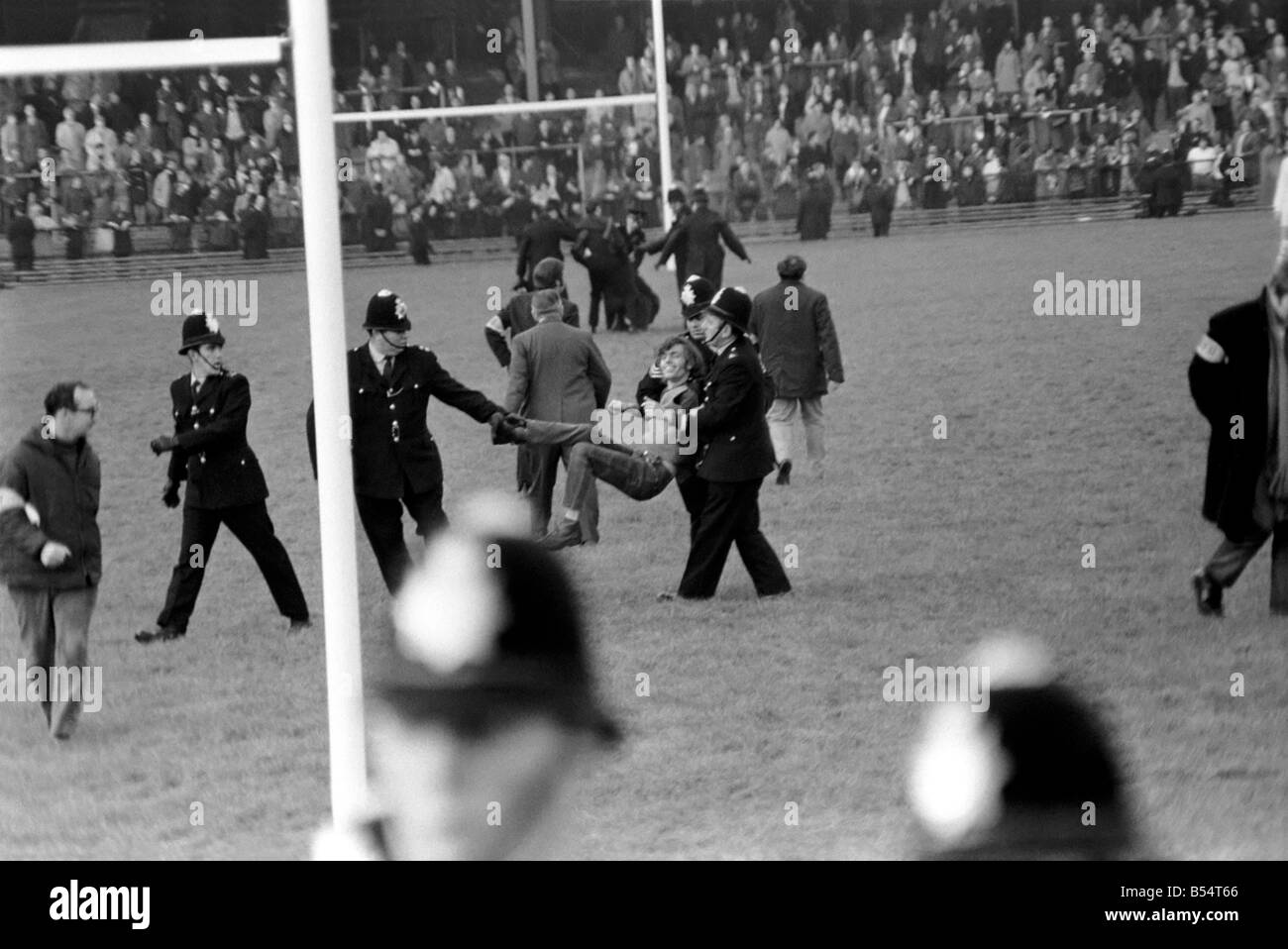 Anti-Apartheid Demonstration at Twickenham. Demonstrators at the ...