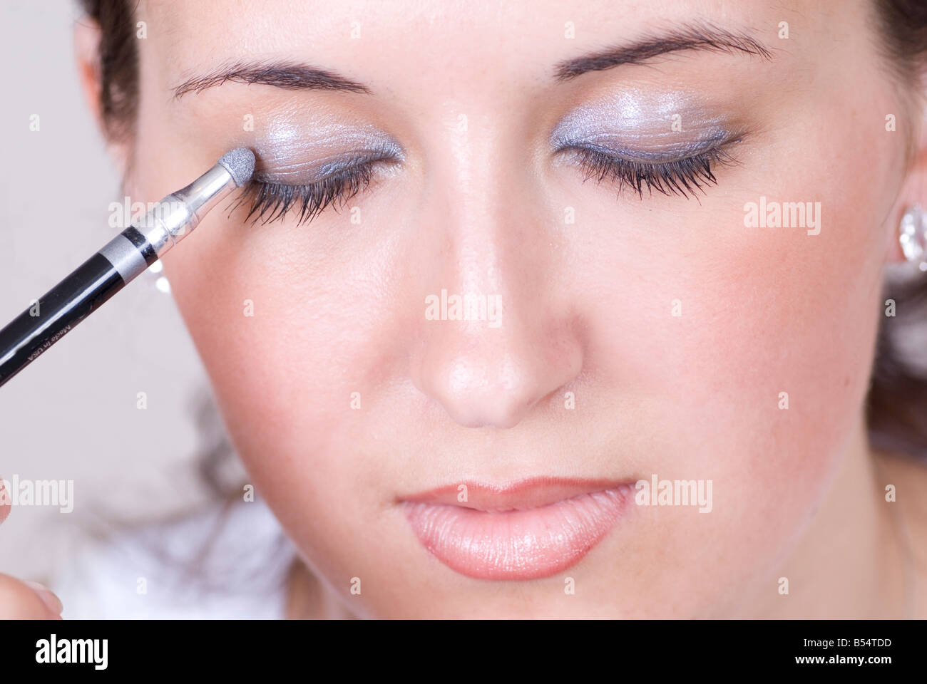 Woman applying eye shadow make up cosmetics Stock Photo - Alamy