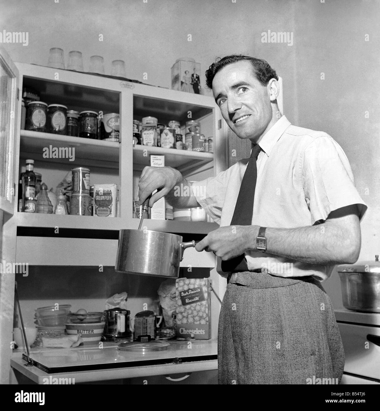 1950's man cooking hi-res stock photography and images - Alamy