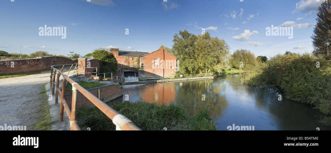 River Kennet at Fobney Lock and Mill Reading Berkshire Uk Stock Photo ...