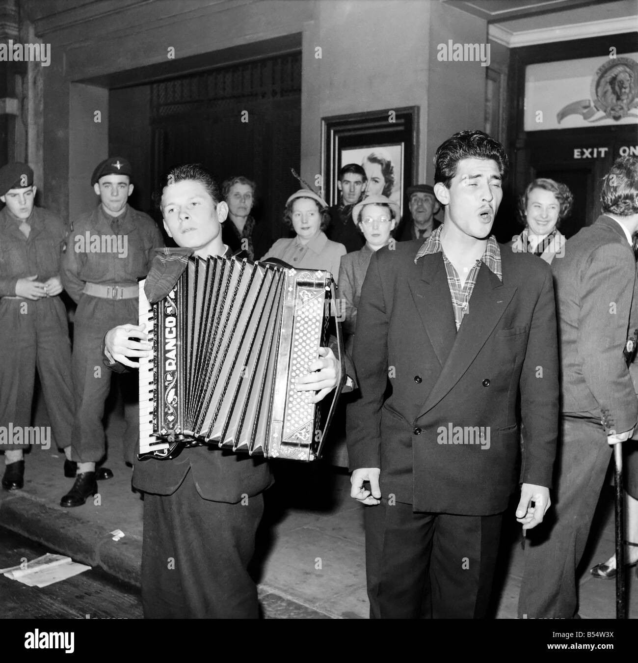 Entertainment: Street Singer: Buskers on the streets of London. October ...