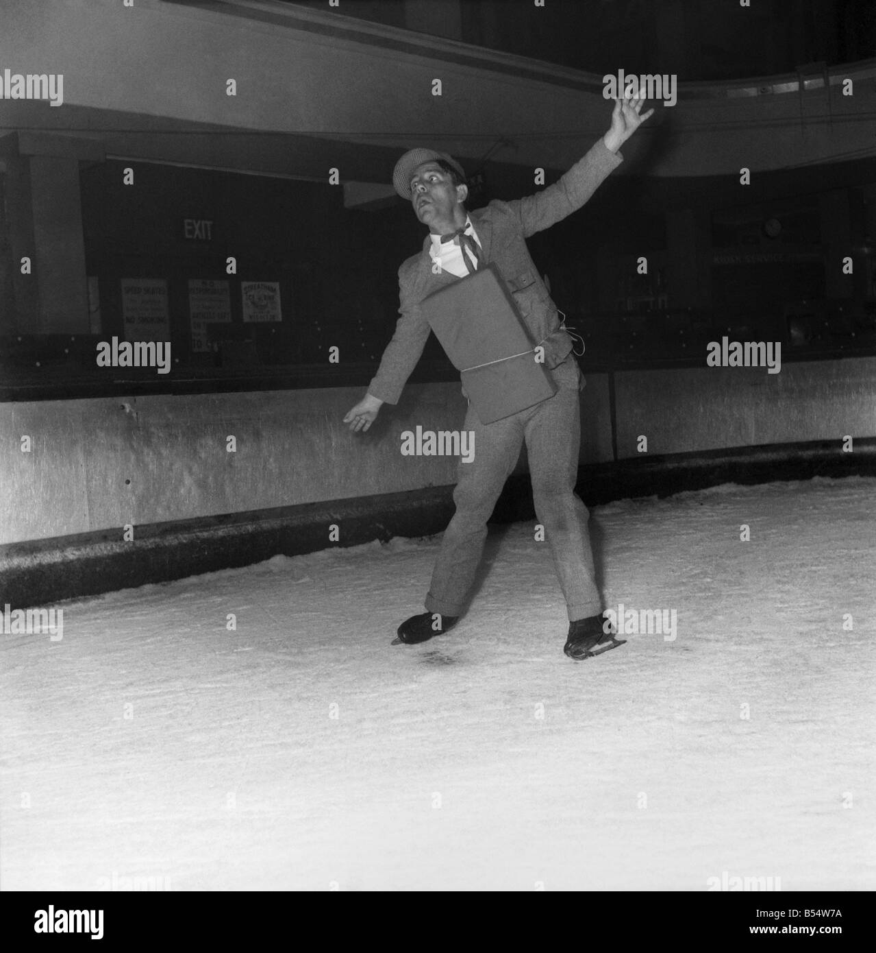 Norman wisdom 1950s hi-res stock photography and images - Alamy