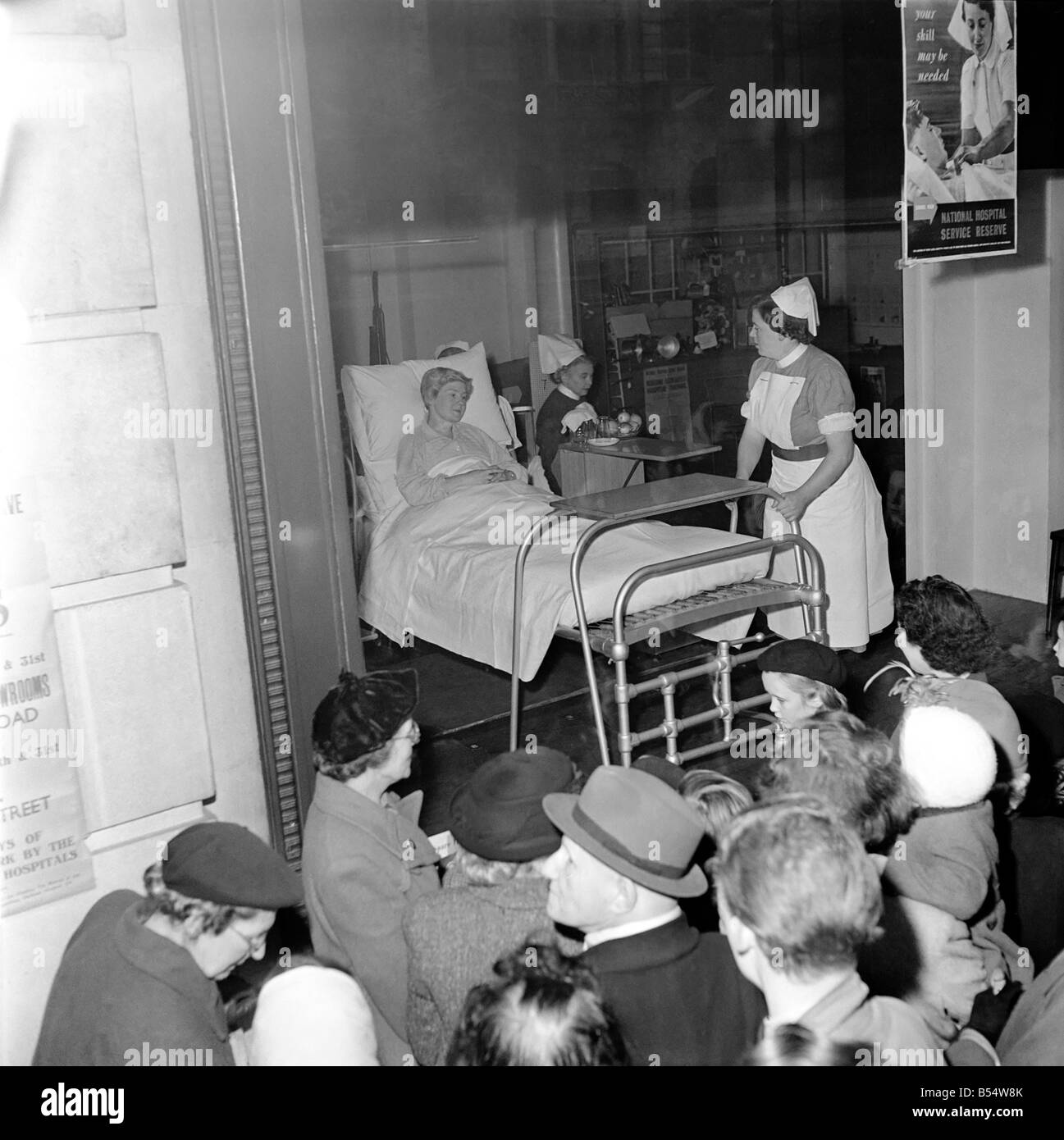 1950s surgeon operating theatre hi-res stock photography and images - Alamy