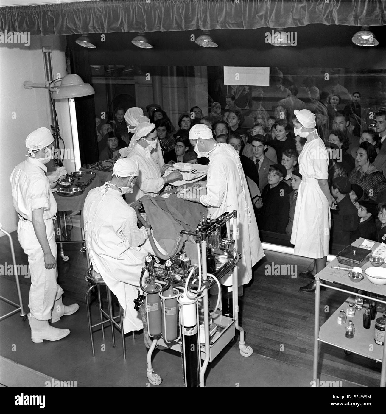 Surgery 1950s hi-res stock photography and images - Alamy