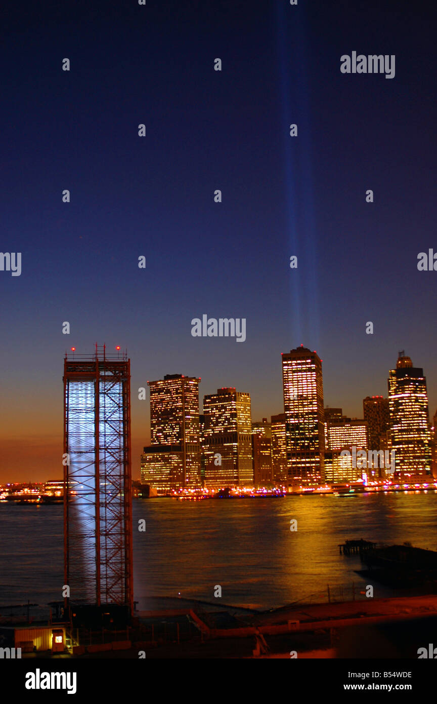 Olafur Eliasson public art waterfall in East River Manhattan near ...