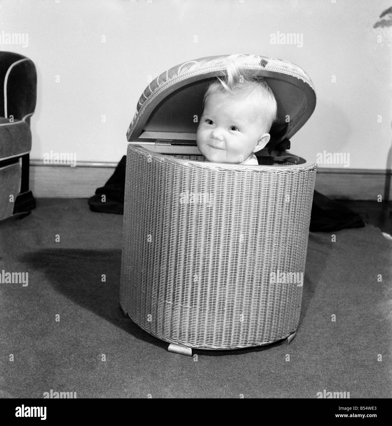 Baby nappy 1950s hi-res stock photography and images - Alamy
