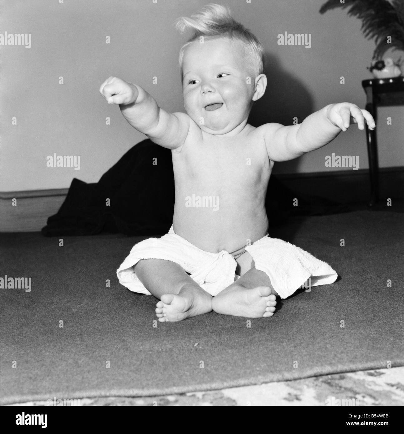 Baby nappy 1950s hi-res stock photography and images - Alamy