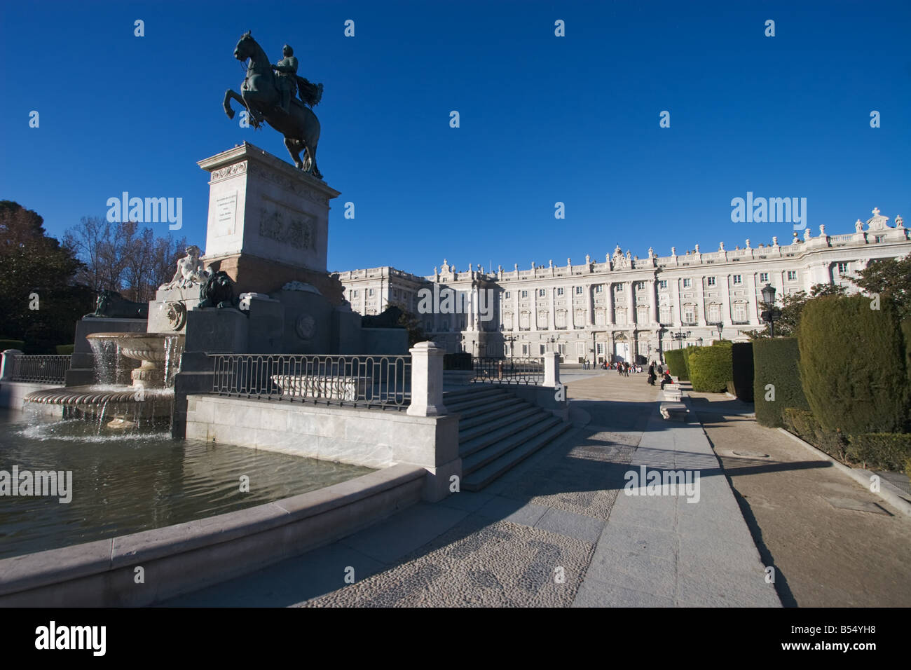 The royal palace palacio real in madrid hi-res stock photography and ...