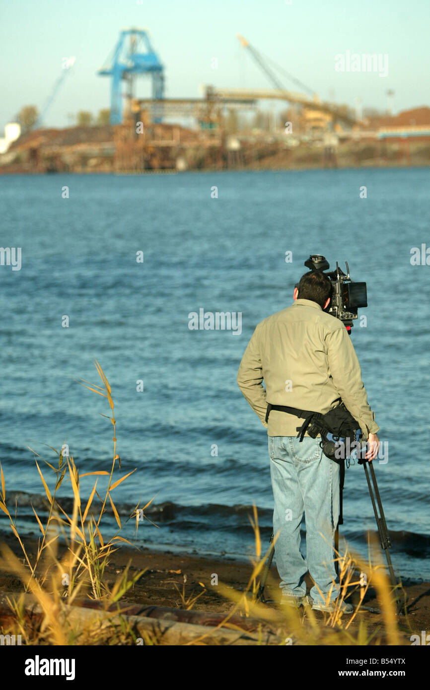 News cameraman hi-res stock photography and images - Alamy