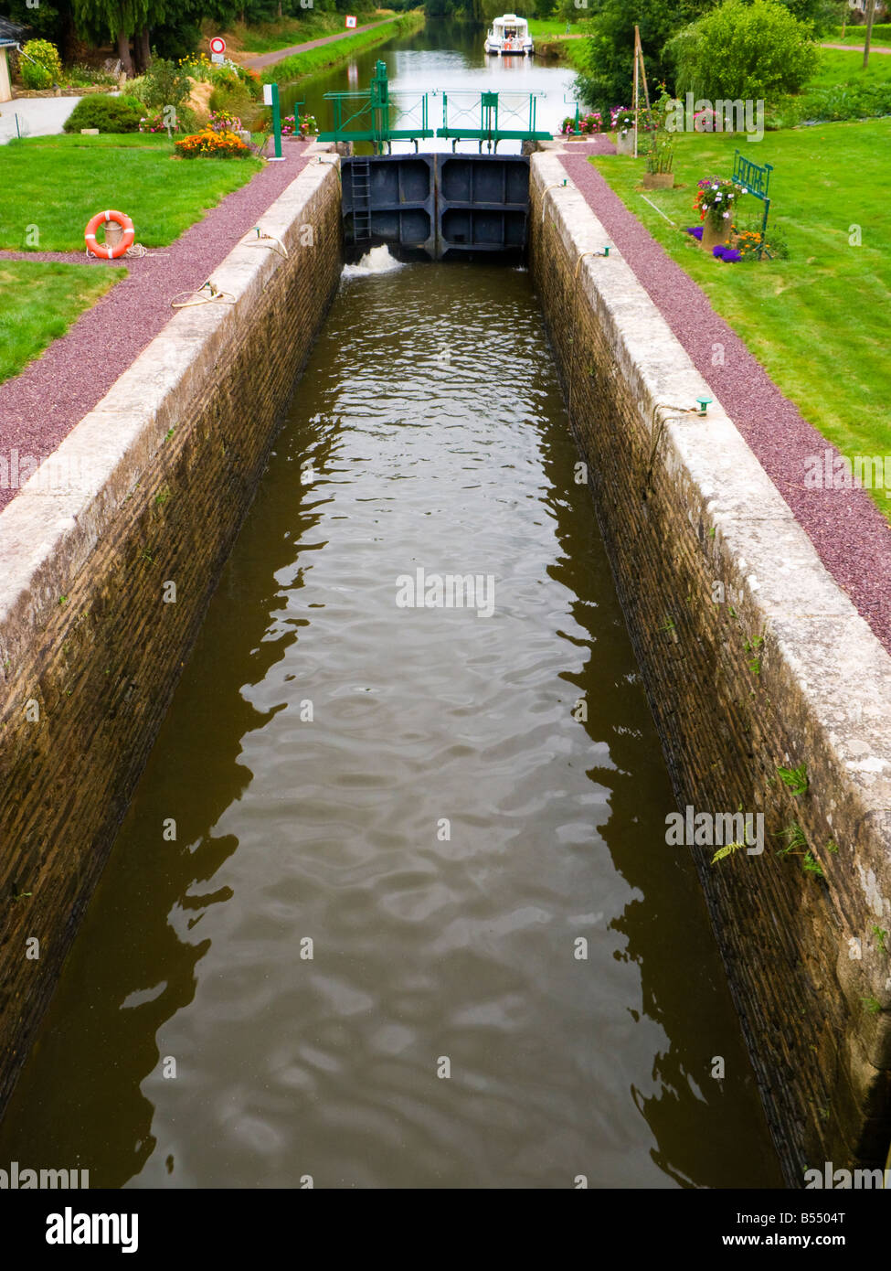 French canals hi-res stock photography and images - Alamy