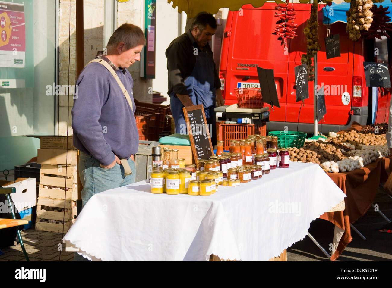 Market at Vic Fezensac - Southern France Stock Photo - Alamy