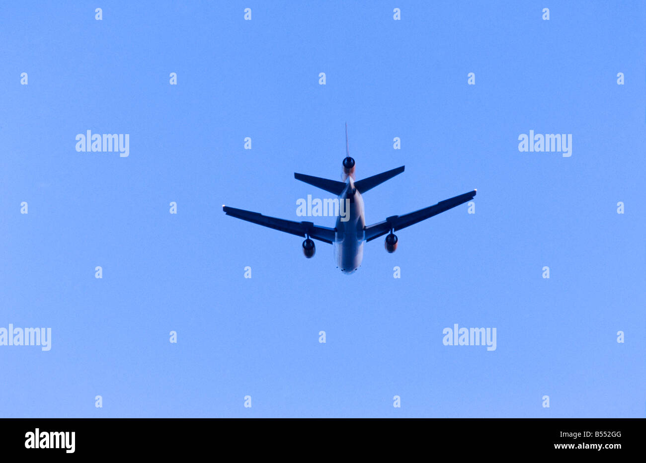 Commercial Aviation, Aircraft in flight Stock Photo - Alamy