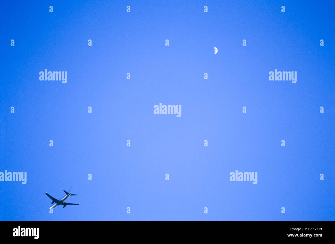 Commercial Aviation, Aircraft in flight Stock Photo - Alamy