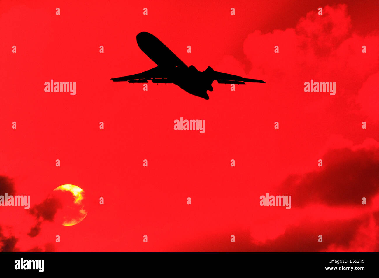 Commercial Aviation, Aircraft in flight Stock Photo - Alamy