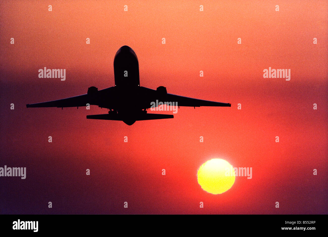 Commercial Aviation, Aircraft in flight Stock Photo - Alamy