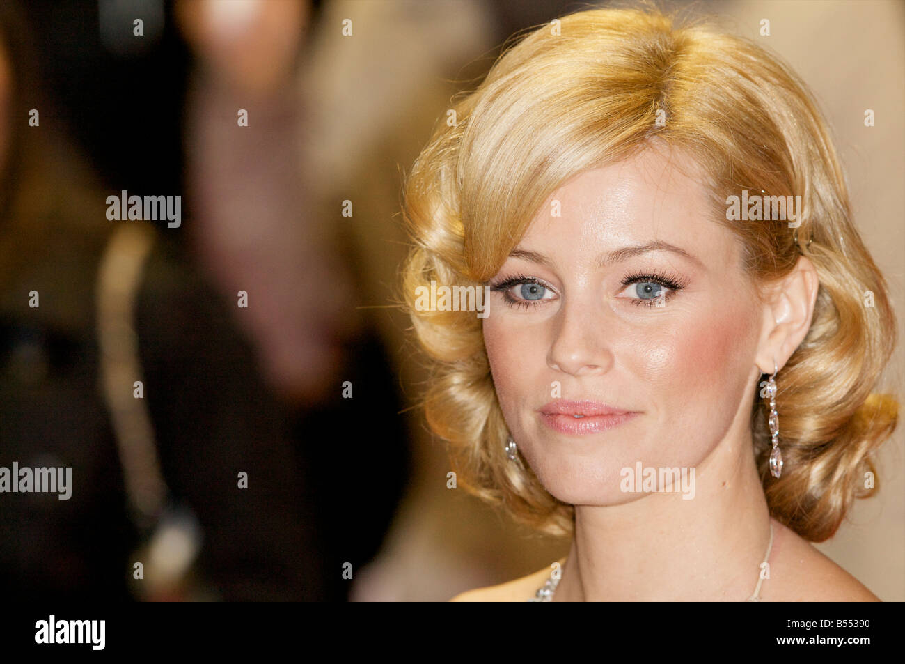 Elizabeth Banks Attending BFI 52 London Film Festival film W Red Carpet ...