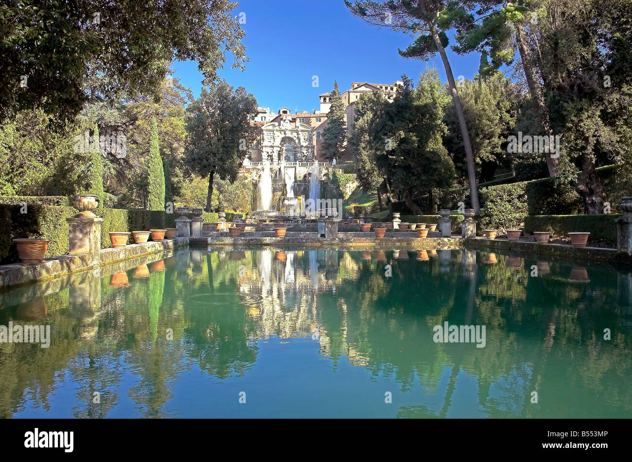 Reflection ponds with the Neptune Fountain Villa D'Este, Tivoli, Italy ...