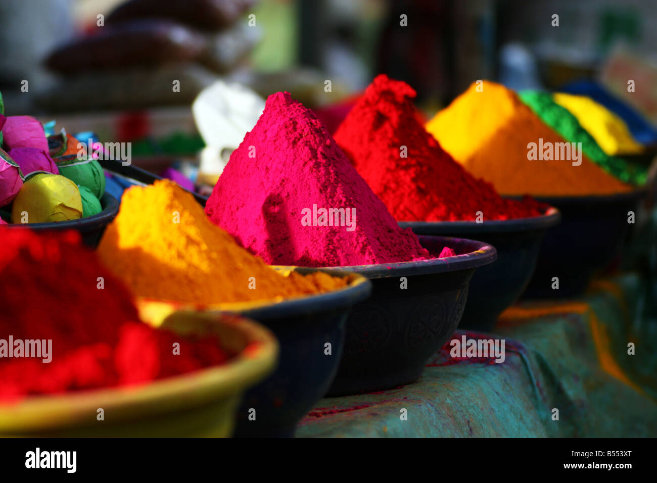 Yellow rangoli pattern hi-res stock photography and images - Alamy