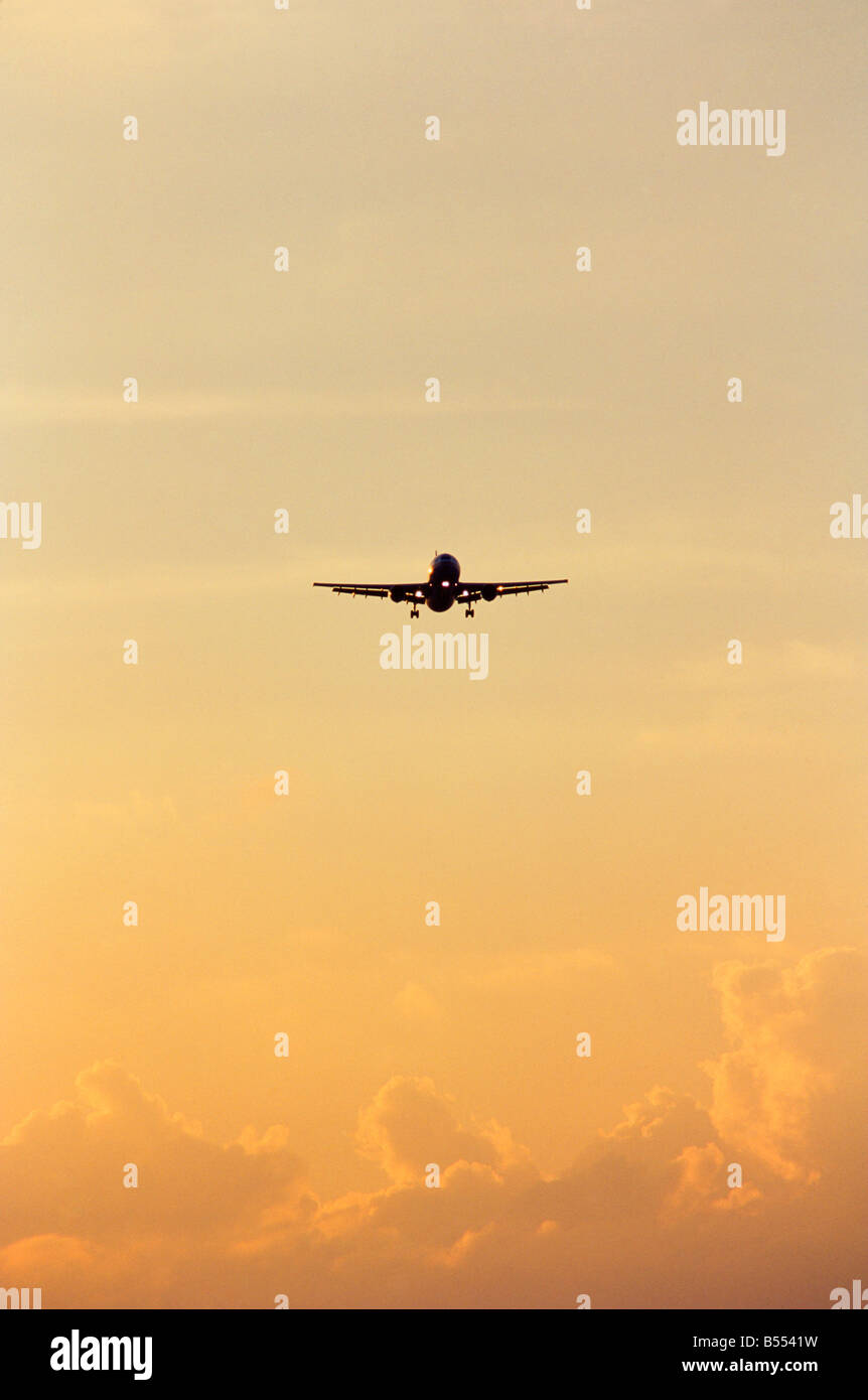 Commercial Aviation, Aircraft in flight Stock Photo - Alamy