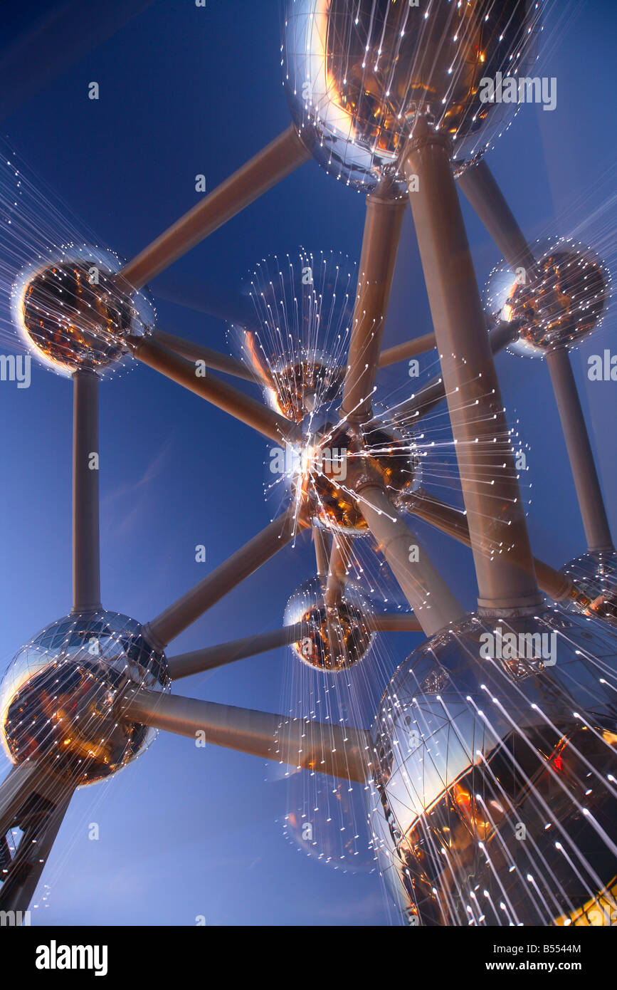 Brussels belgium atomium night lights hi-res stock photography and ...