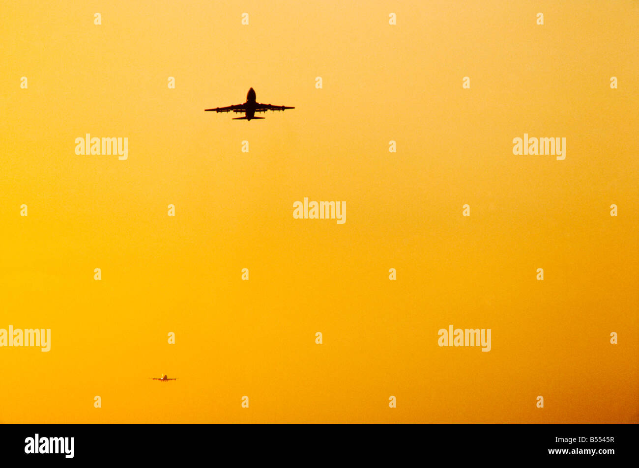 Commercial Aviation, Aircraft in flight Stock Photo - Alamy