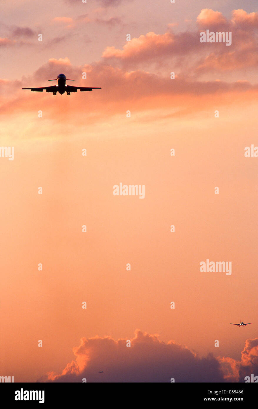 Commercial Aviation, Aircraft in flight Stock Photo - Alamy
