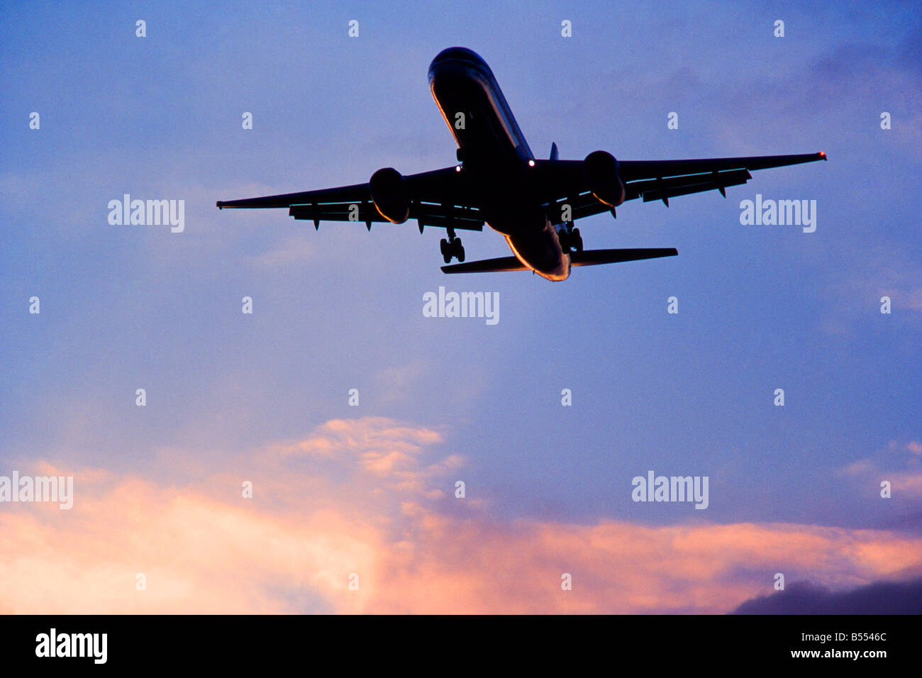 Commercial Aviation, Aircraft in flight Stock Photo - Alamy
