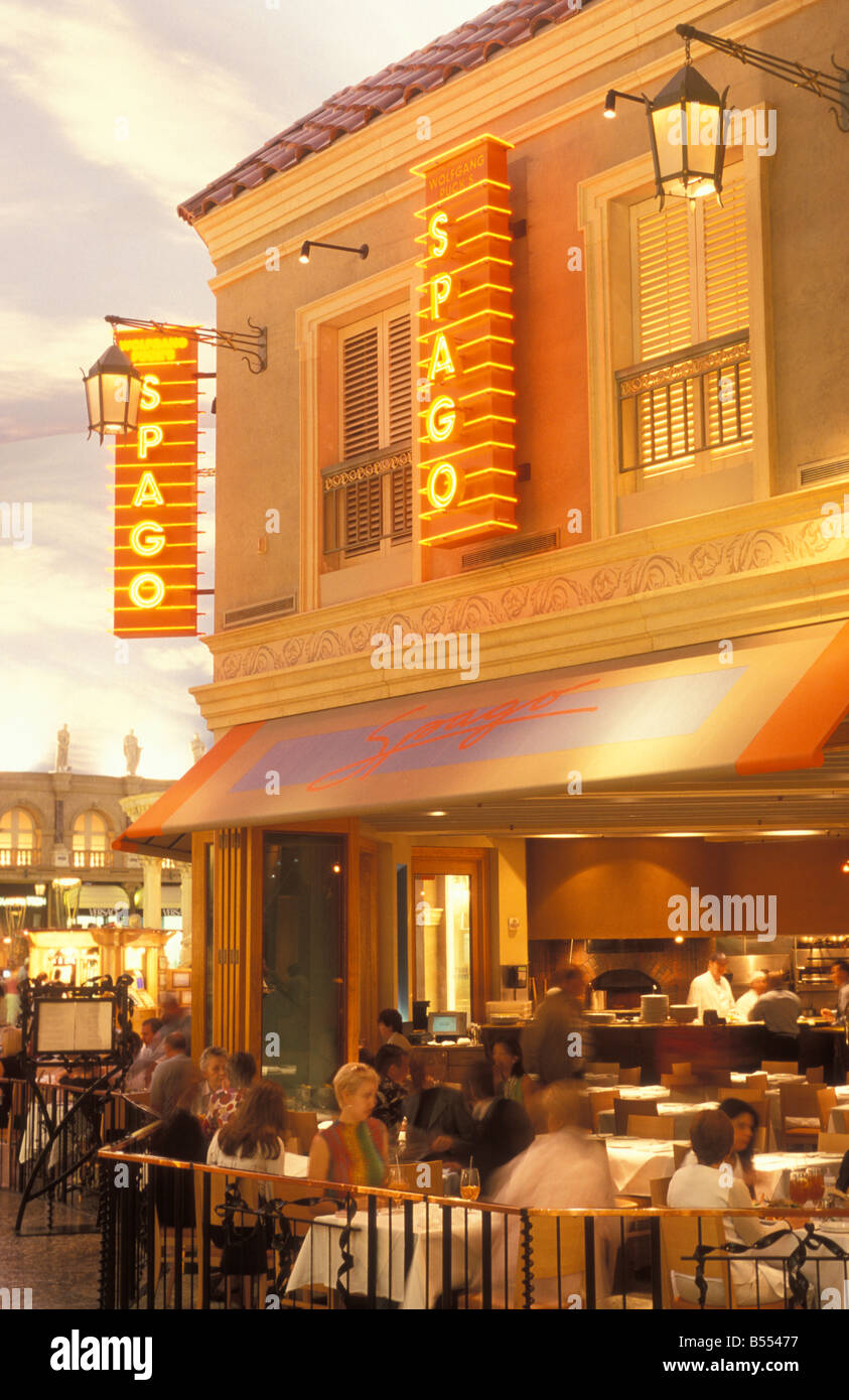 The forum shop restaurant hi-res stock photography and images - Alamy