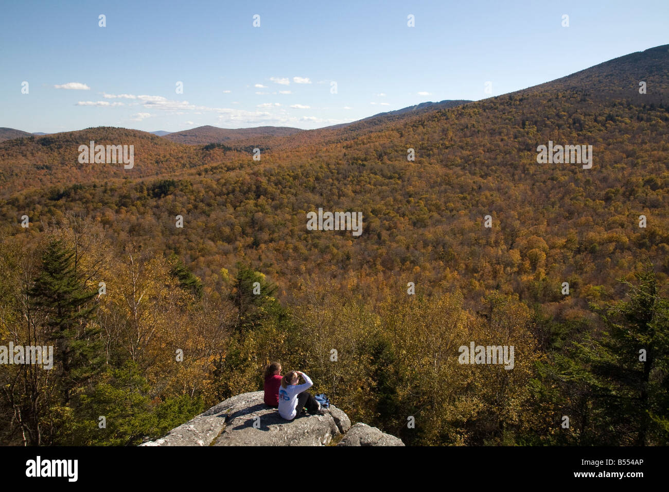 Women enjoying mountain landscape hi-res stock photography and images ...