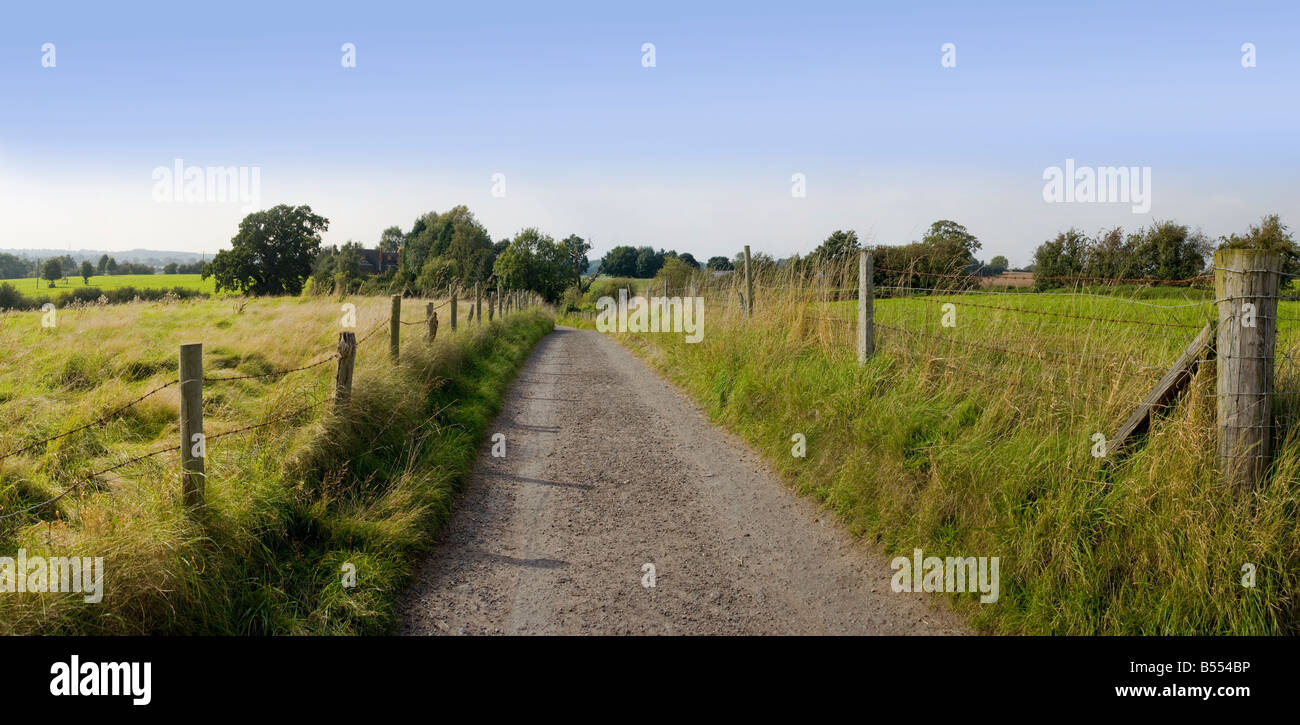 Field footpath path fencing hi-res stock photography and images - Alamy