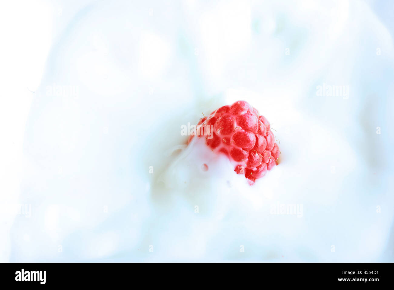Milk splash contrast hi-res stock photography and images - Alamy