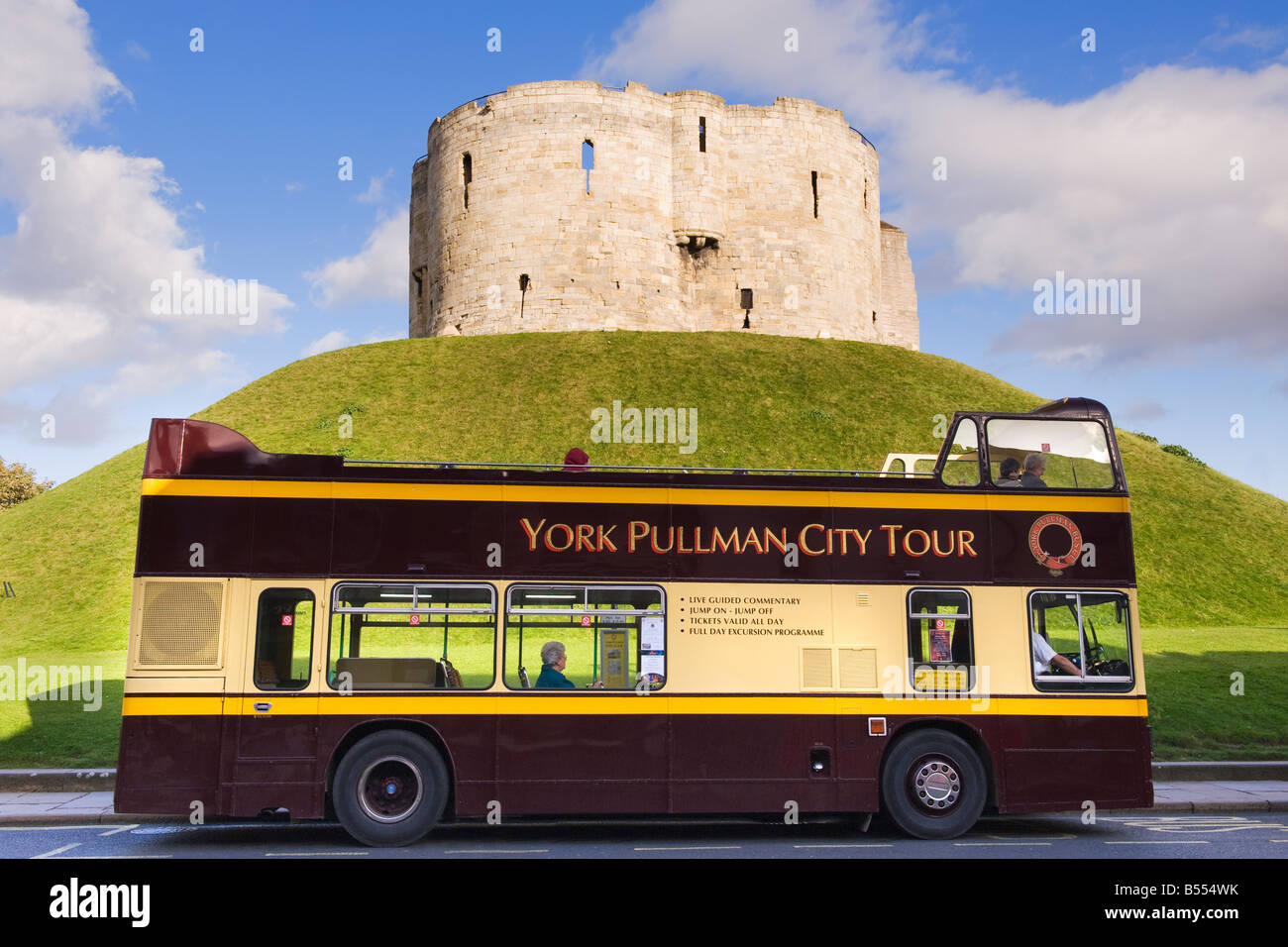 Yorkshire sightseeing bus hi-res stock photography and images - Alamy