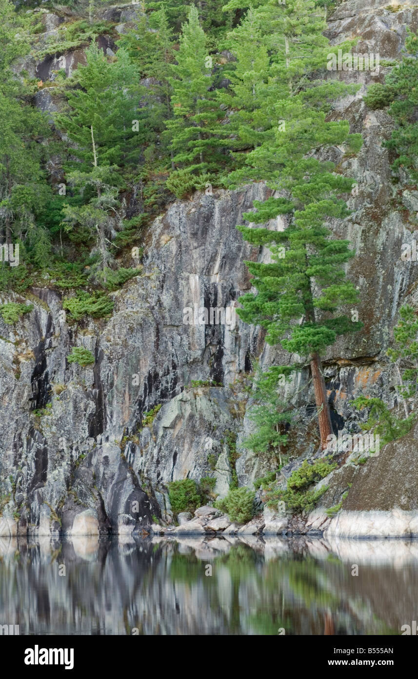 Granite wall Grassy Bay Sand Point Lake Voyageurs National Park ...